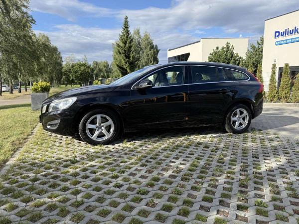 Black Volvo V60 2012 in Kaunas, with an engine capacity of 1.98 L and mileage of 272 thousand km for 5900 €, photo 7 on AUTOMOTO.COM.LV