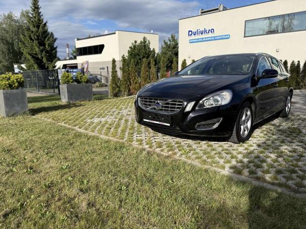 Black Volvo V60 2012 in Kaunas, with an engine capacity of 1.98 L and mileage of 272 thousand km for 5900 €, photo 10 on AUTOMOTO.COM.LV
