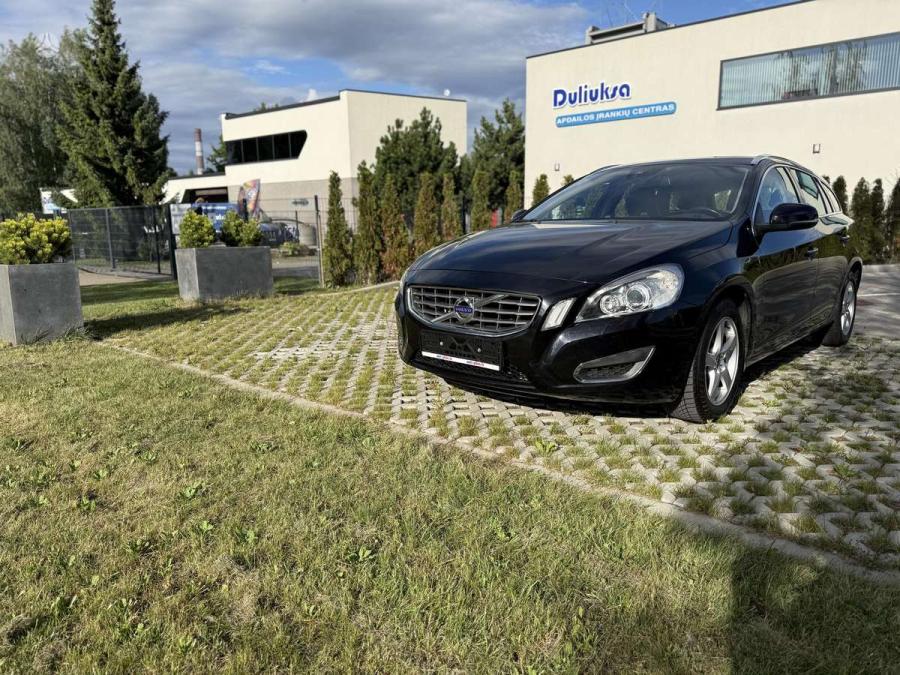 Black Volvo V60 2012 in Kaunas, with an engine capacity of 1.98 L and mileage of 272 thousand km for 5900 €, photo 10 on AUTOMOTO.COM.LV