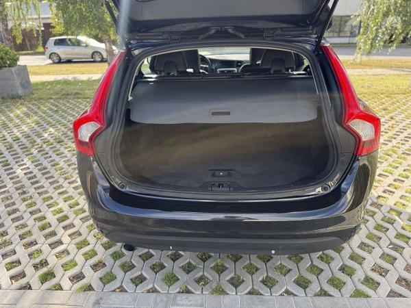 Black Volvo V60 2012 in Kaunas, with an engine capacity of 1.98 L and mileage of 272 thousand km for 5900 €, photo 11 on AUTOMOTO.COM.LV
