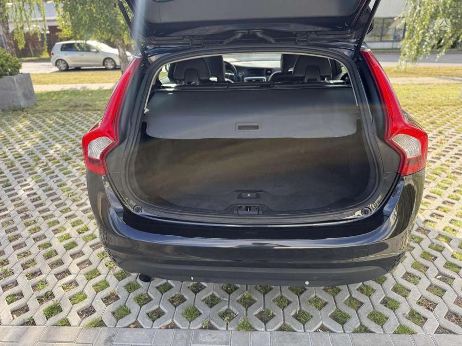 Black Volvo V60 2012 in Kaunas, with an engine capacity of 1.98 L and mileage of 272 thousand km for 5900 €, photo 11 on AUTOMOTO.COM.LV