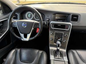 Black Volvo V60 2012 in Kaunas, with an engine capacity of 1.98 L and mileage of 272 thousand km for 5900 €, photo 12 on AUTOMOTO.COM.LV