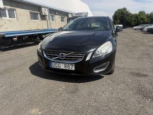 Black Volvo V60 2012 in Kaunas, with an engine capacity of 1.56 L and mileage of 331 thousand km for 3100 €, photo 3 on AUTOMOTO.COM.LV
