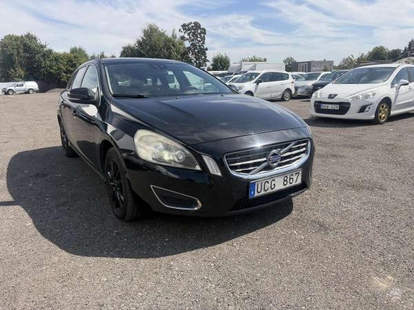 Black Volvo V60 2012 in Kaunas, with an engine capacity of 1.56 L and mileage of 331 thousand km for 3100 €, photo 4 on AUTOMOTO.COM.LV