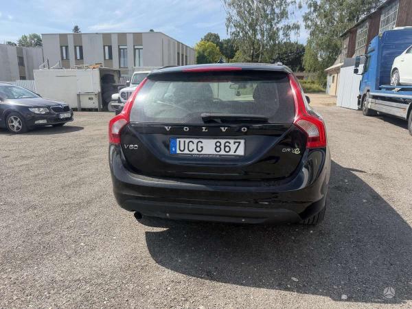 Black Volvo V60 2012 in Kaunas, with an engine capacity of 1.56 L and mileage of 331 thousand km for 3100 €, photo 5 on AUTOMOTO.COM.LV