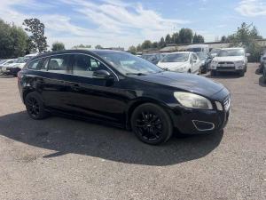 Black Volvo V60 2012 in Kaunas, with an engine capacity of 1.56 L and mileage of 331 thousand km for 3100 €, photo 6 on AUTOMOTO.COM.LV