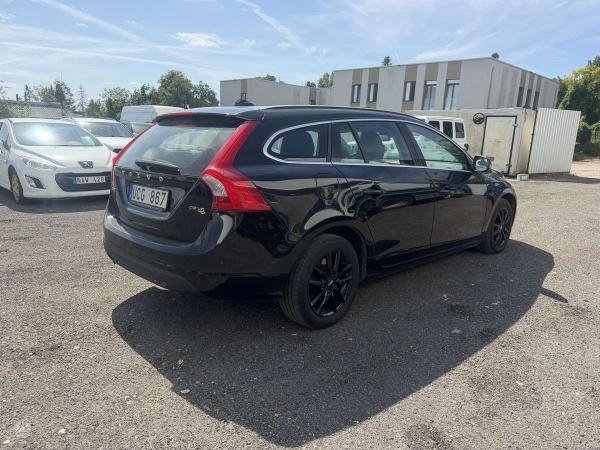 Black Volvo V60 2012 in Kaunas, with an engine capacity of 1.56 L and mileage of 331 thousand km for 3100 €, photo 7 on AUTOMOTO.COM.LV
