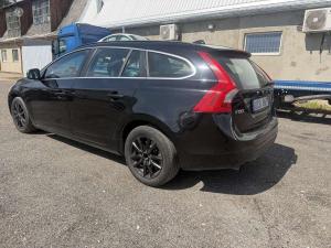 Black Volvo V60 2012 in Kaunas, with an engine capacity of 1.56 L and mileage of 331 thousand km for 3100 €, photo 8 on AUTOMOTO.COM.LV