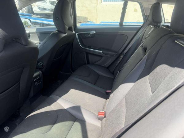 Black Volvo V60 2012 in Kaunas, with an engine capacity of 1.56 L and mileage of 331 thousand km for 3100 €, photo 9 on AUTOMOTO.COM.LV