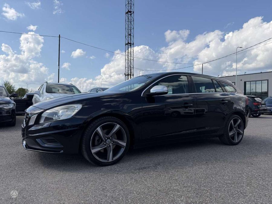 Melns Volvo V60 2012 Kauņa, ar dzinēja tilpumu 1.98 L un nobraukumu 275 tūkst. km par 6999 €, foto 4 vietnē AUTOMOTO.COM.LV