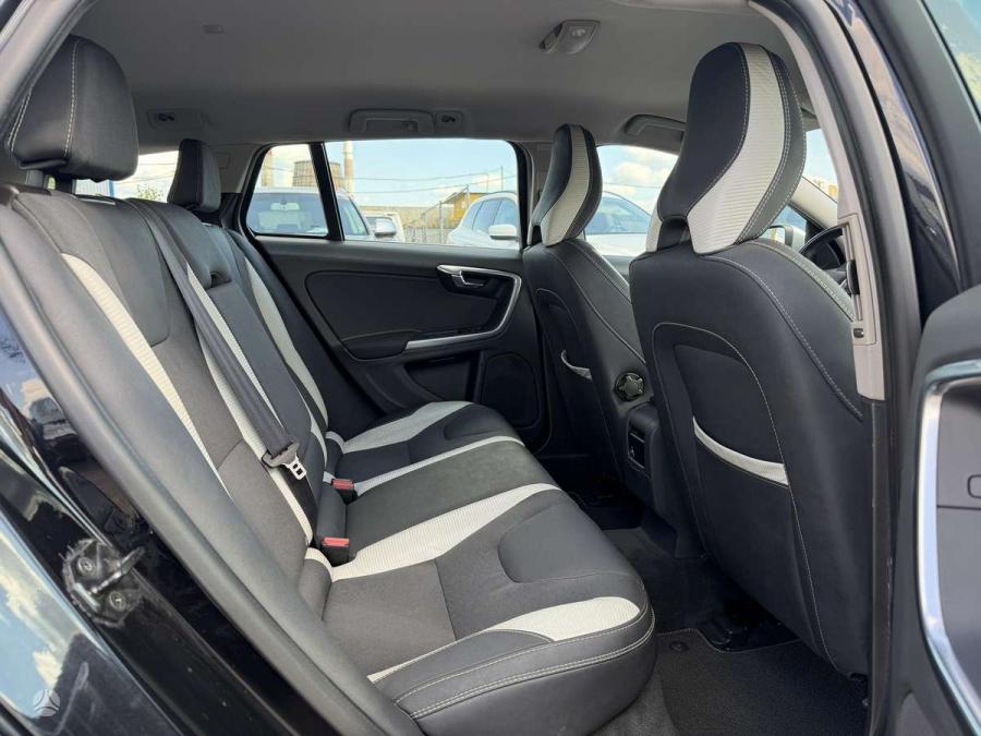 Melns Volvo V60 2012 Kauņa, ar dzinēja tilpumu 1.98 L un nobraukumu 275 tūkst. km par 6999 €, foto 9 vietnē AUTOMOTO.COM.LV
