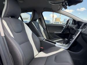 Melns Volvo V60 2012 Kauņa, ar dzinēja tilpumu 1.98 L un nobraukumu 275 tūkst. km par 6999 €, foto 10 vietnē AUTOMOTO.COM.LV