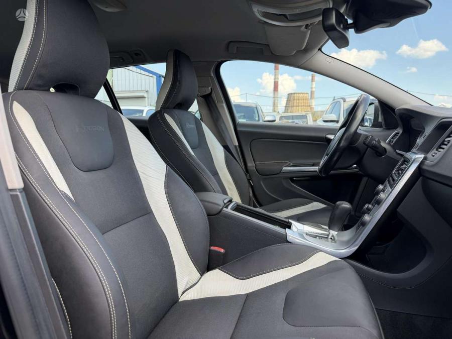 Melns Volvo V60 2012 Kauņa, ar dzinēja tilpumu 1.98 L un nobraukumu 275 tūkst. km par 6999 €, foto 10 vietnē AUTOMOTO.COM.LV