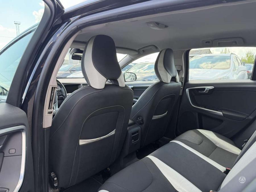 Melns Volvo V60 2012 Kauņa, ar dzinēja tilpumu 1.98 L un nobraukumu 275 tūkst. km par 6999 €, foto 12 vietnē AUTOMOTO.COM.LV