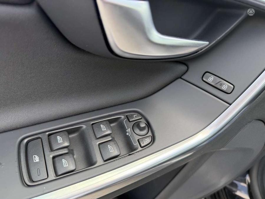 Melns Volvo V60 2012 Kauņa, ar dzinēja tilpumu 1.98 L un nobraukumu 275 tūkst. km par 6999 €, foto 14 vietnē AUTOMOTO.COM.LV