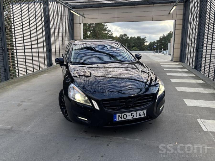 Черный Вольво B60 2012 в Рига, объемом двигателя 2.40 л и пробегом 331 тыс. км за 6900 €, фото 4 на AUTOMOTO.COM.LV