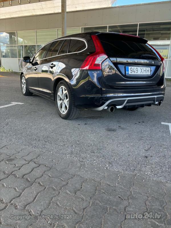 Black Volvo V60 2012 in Valga, with an engine capacity of 2.00 L and mileage of 346 thousand km for 5900 €, photo 11 on AUTOMOTO.COM.LV