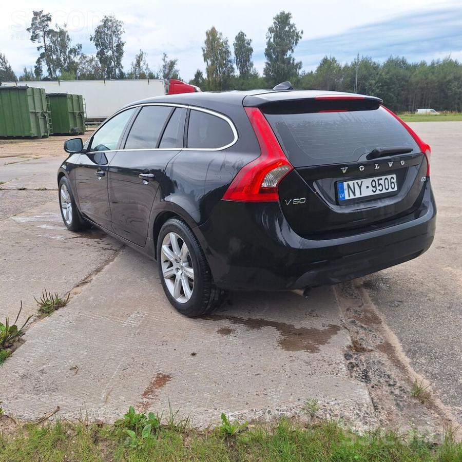 Melns Volvo V60 2012 Rīga, ar dzinēja tilpumu 2.00 L un nobraukumu 240 tūkst. km par 6100 €, foto 3 vietnē AUTOMOTO.COM.LV