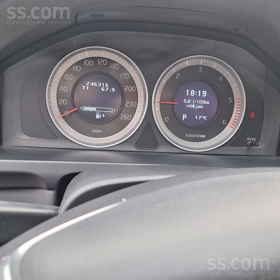 Melns Volvo V60 2012 Rīga, ar dzinēja tilpumu 2.00 L un nobraukumu 240 tūkst. km par 6100 €, foto 4 vietnē AUTOMOTO.COM.LV