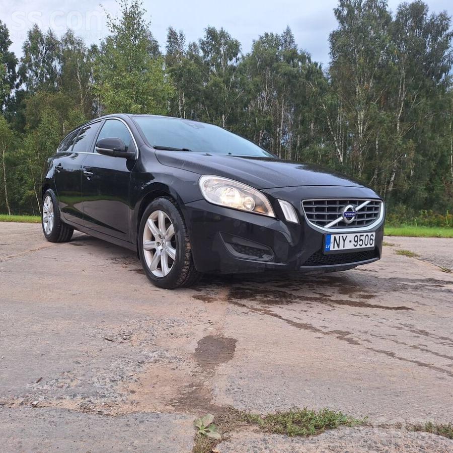 Melns Volvo V60 2012 Rīga, ar dzinēja tilpumu 2.00 L un nobraukumu 240 tūkst. km par 6100 €, foto 9 vietnē AUTOMOTO.COM.LV