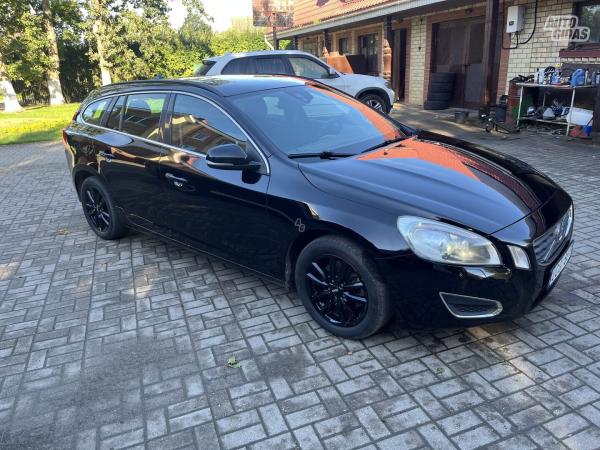 Black Volvo V60 2012 in Siauliai, with an engine capacity of 1.60 L and mileage of 330 thousand km for 3800 €, photo 3 on AUTOMOTO.COM.LV
