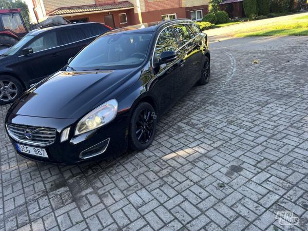Black Volvo V60 2012 in Siauliai, with an engine capacity of 1.60 L and mileage of 330 thousand km for 3800 €, photo 4 on AUTOMOTO.COM.LV