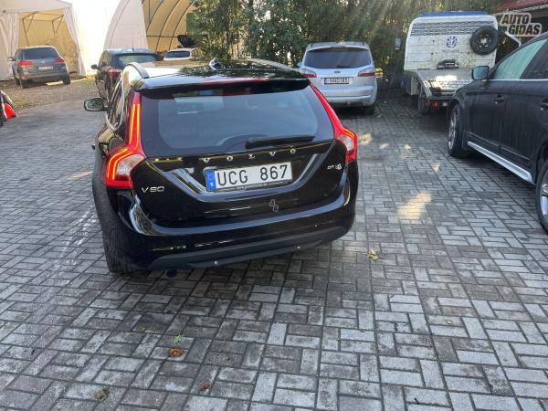 Black Volvo V60 2012 in Siauliai, with an engine capacity of 1.60 L and mileage of 330 thousand km for 3800 €, photo 6 on AUTOMOTO.COM.LV