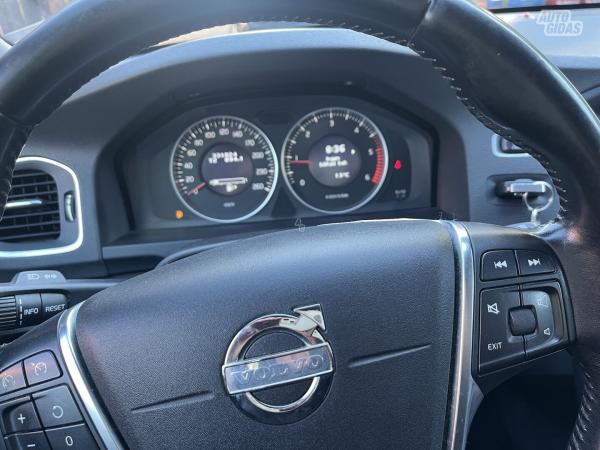 Black Volvo V60 2012 in Siauliai, with an engine capacity of 1.60 L and mileage of 330 thousand km for 3800 €, photo 8 on AUTOMOTO.COM.LV