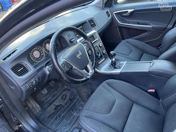 Black Volvo V60 2012 in Siauliai, with an engine capacity of 1.60 L and mileage of 330 thousand km for 3800 €, photo 9 on AUTOMOTO.COM.LV