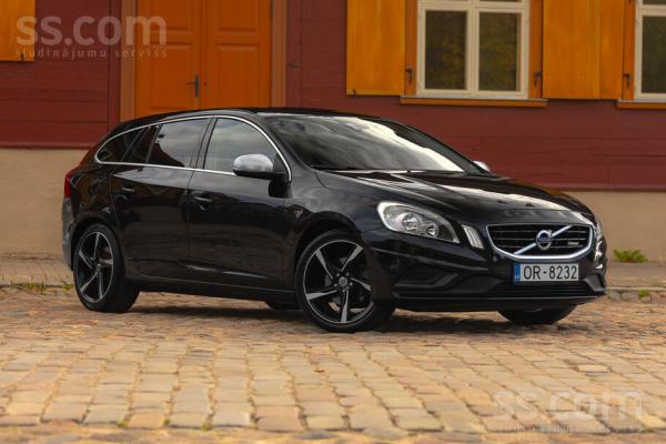 Black Volvo V60 2012 in Jelgava, with an engine capacity of 1.60 L and mileage of 0 thousand km for 5650 €, photo 1 on AUTOMOTO.COM.LV