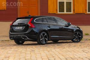 Melns Volvo V60 2012 Jelgava, ar dzinēja tilpumu 1.60 L un nobraukumu 0 tūkst. km par 5650 €, foto 4 vietnē AUTOMOTO.COM.LV