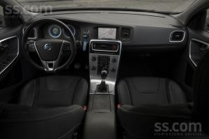 Melns Volvo V60 2012 Jelgava, ar dzinēja tilpumu 1.60 L un nobraukumu 0 tūkst. km par 5650 €, foto 7 vietnē AUTOMOTO.COM.LV