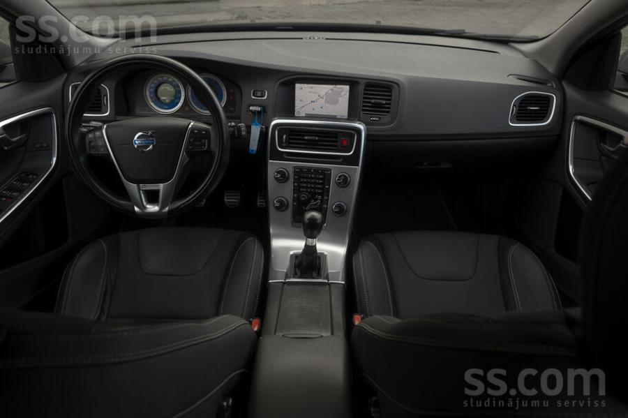 Melns Volvo V60 2012 Jelgava, ar dzinēja tilpumu 1.60 L un nobraukumu 0 tūkst. km par 5650 €, foto 7 vietnē AUTOMOTO.COM.LV