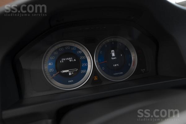 Black Volvo V60 2012 in Jelgava, with an engine capacity of 1.60 L and mileage of 0 thousand km for 5650 €, photo 9 on AUTOMOTO.COM.LV