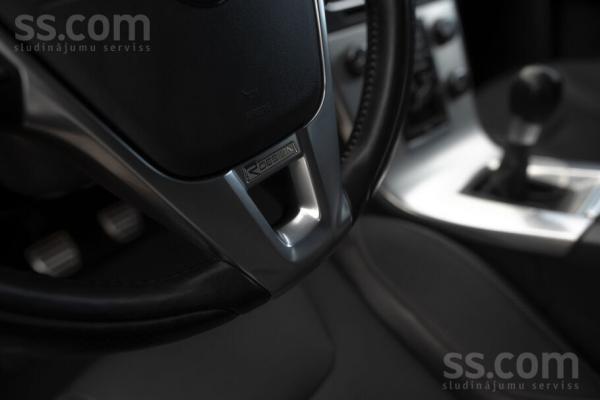 Black Volvo V60 2012 in Jelgava, with an engine capacity of 1.60 L and mileage of 0 thousand km for 5650 €, photo 11 on AUTOMOTO.COM.LV