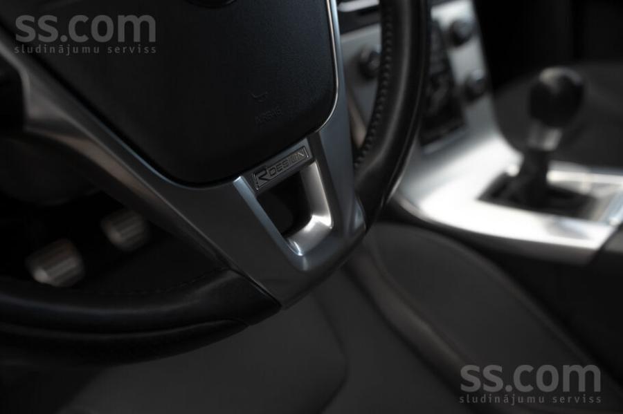Melns Volvo V60 2012 Jelgava, ar dzinēja tilpumu 1.60 L un nobraukumu 0 tūkst. km par 5650 €, foto 11 vietnē AUTOMOTO.COM.LV
