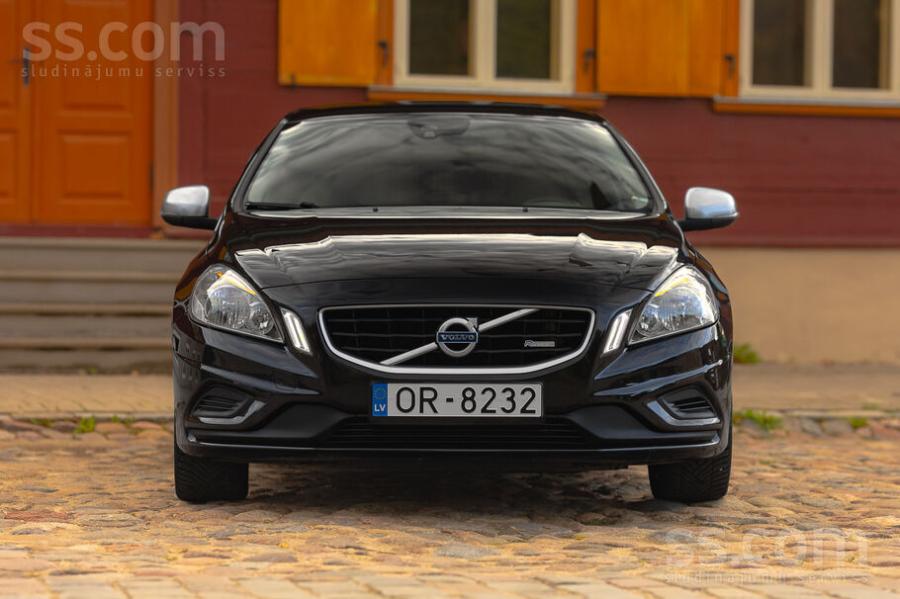 Melns Volvo V60 2012 Jelgava, ar dzinēja tilpumu 1.60 L un nobraukumu 0 tūkst. km par 5650 €, foto 15 vietnē AUTOMOTO.COM.LV