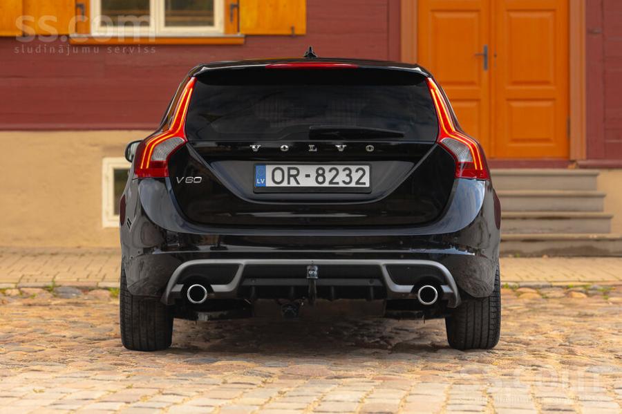 Melns Volvo V60 2012 Jelgava, ar dzinēja tilpumu 1.60 L un nobraukumu 0 tūkst. km par 5650 €, foto 16 vietnē AUTOMOTO.COM.LV