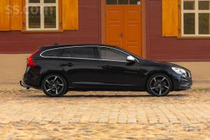 Melns Volvo V60 2012 Jelgava, ar dzinēja tilpumu 1.60 L un nobraukumu 0 tūkst. km par 5650 €, foto 17 vietnē AUTOMOTO.COM.LV