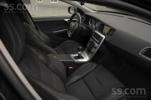 Melns Volvo V60 2012 Jelgava, ar dzinēja tilpumu 1.60 L un nobraukumu 0 tūkst. km par 5650 €, foto 19 vietnē AUTOMOTO.COM.LV