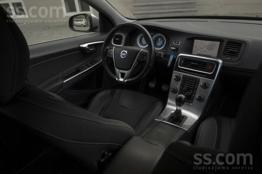 Melns Volvo V60 2012 Jelgava, ar dzinēja tilpumu 1.60 L un nobraukumu 0 tūkst. km par 5650 €, foto 20 vietnē AUTOMOTO.COM.LV