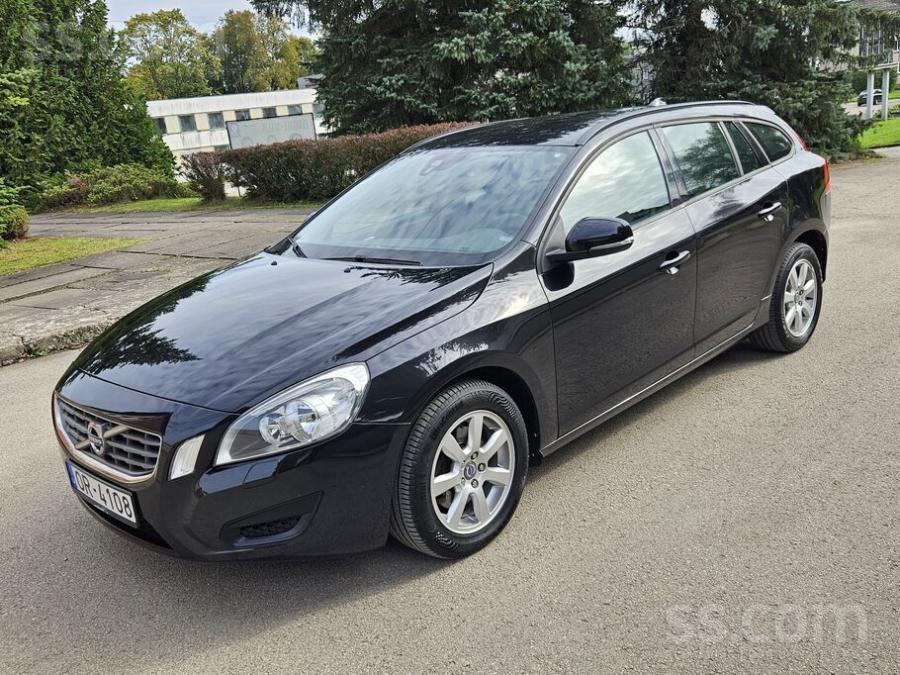 Black Volvo V60 2012 in Jekabpils, with an engine capacity of 2.00 L and mileage of 269 thousand km for 6290 €, photo 1 on AUTOMOTO.COM.LV