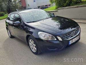 Black Volvo V60 2012 in Jekabpils, with an engine capacity of 2.00 L and mileage of 269 thousand km for 6290 €, photo 5 on AUTOMOTO.COM.LV