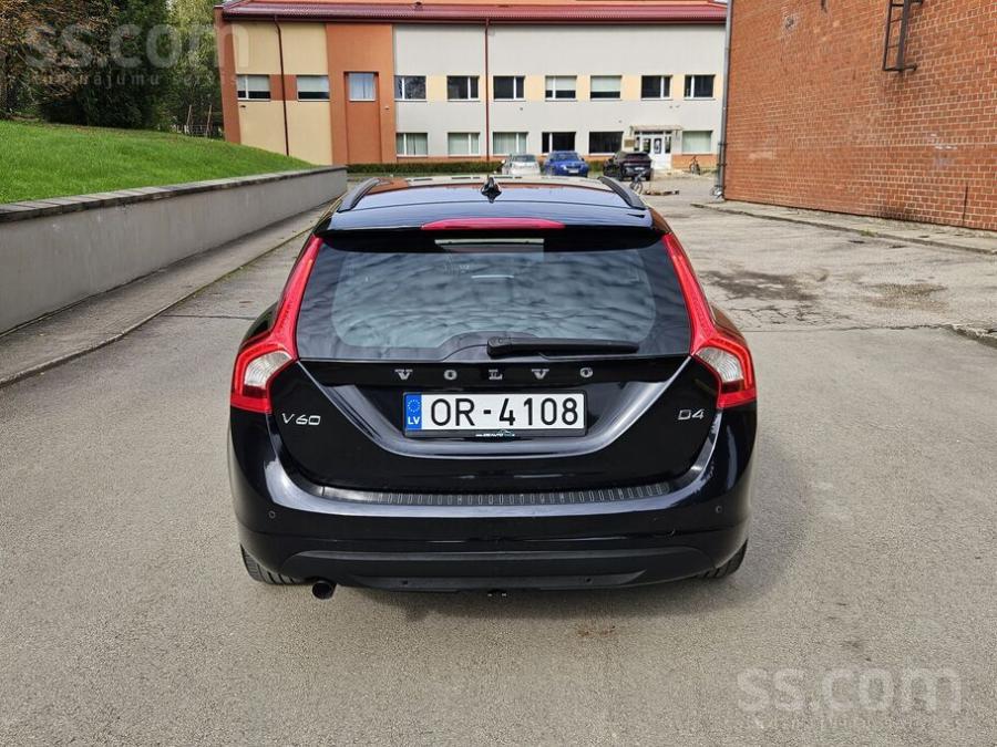 Black Volvo V60 2012 in Jekabpils, with an engine capacity of 2.00 L and mileage of 269 thousand km for 6290 €, photo 10 on AUTOMOTO.COM.LV
