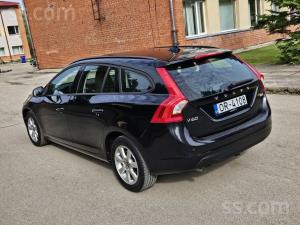 Black Volvo V60 2012 in Jekabpils, with an engine capacity of 2.00 L and mileage of 269 thousand km for 6290 €, photo 11 on AUTOMOTO.COM.LV