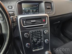 Black Volvo V60 2012 in Jekabpils, with an engine capacity of 2.00 L and mileage of 269 thousand km for 6290 €, photo 15 on AUTOMOTO.COM.LV