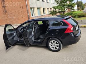 Black Volvo V60 2012 in Jekabpils, with an engine capacity of 2.00 L and mileage of 269 thousand km for 6290 €, photo 17 on AUTOMOTO.COM.LV