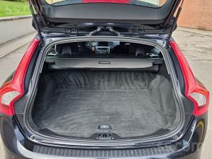 Black Volvo V60 2012 in Jekabpils, with an engine capacity of 2.00 L and mileage of 269 thousand km for 6290 €, photo 19 on AUTOMOTO.COM.LV