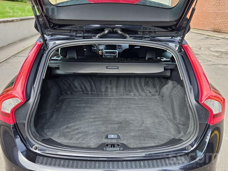 Black Volvo V60 2012 in Jekabpils, with an engine capacity of 2.00 L and mileage of 269 thousand km for 6290 €, photo 19 on AUTOMOTO.COM.LV
