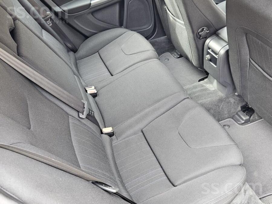 Black Volvo V60 2012 in Jekabpils, with an engine capacity of 2.00 L and mileage of 269 thousand km for 6290 €, photo 20 on AUTOMOTO.COM.LV